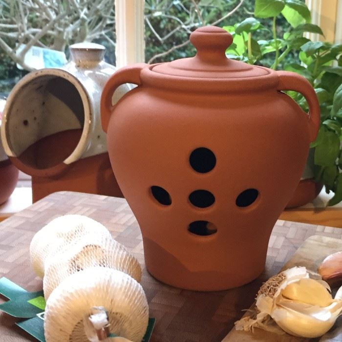 Garlic Pot (Large) | Terracotta.uk.com | Hand-made UK Terracotta Production